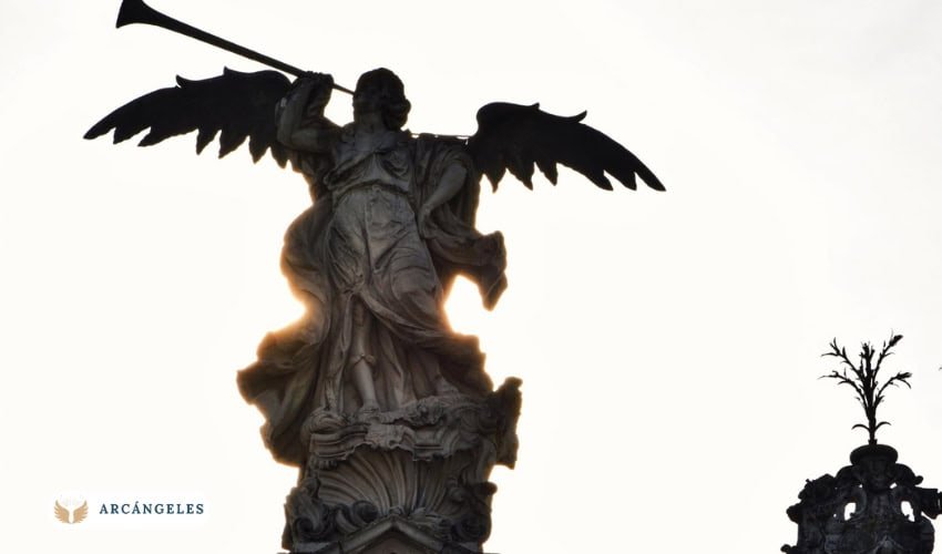 Imágenes del Arcángel San Gabriel: Simbología y Poder